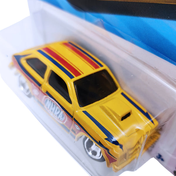 Hot Wheels COMPACT KINGS - '76 Chevy Chevette – 1 Station Hub